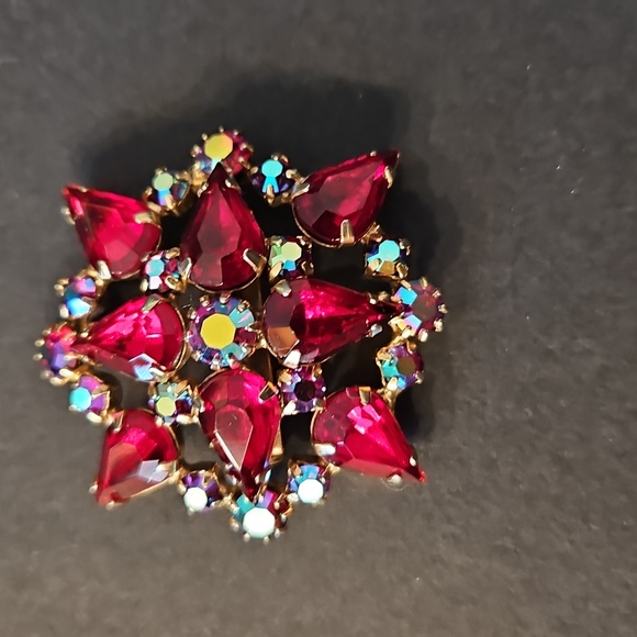 Jewelry | Vintage Starburst Round Broach Deep Red Fuchsia Stones In ...